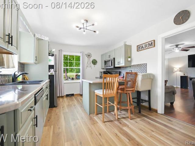 201 S Mapleleaf Road