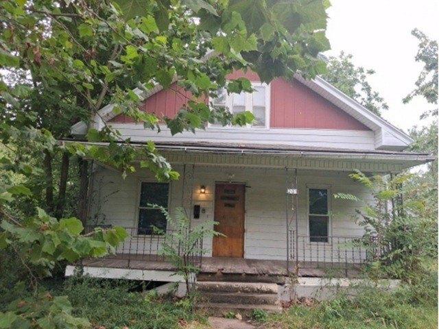 201 S Pruyn Ave, Salem, IL 62881
