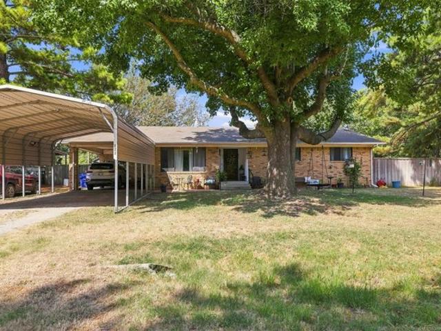 201 Smith St, Colbert, OK 74733