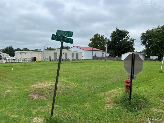 201 Southern St, Gillespie, IL 62033