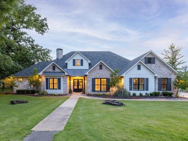 201 Sandpiper Dr, Mabank, TX 75156