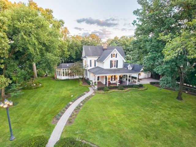 201 Scottswood Rd, Riverside, IL 60546