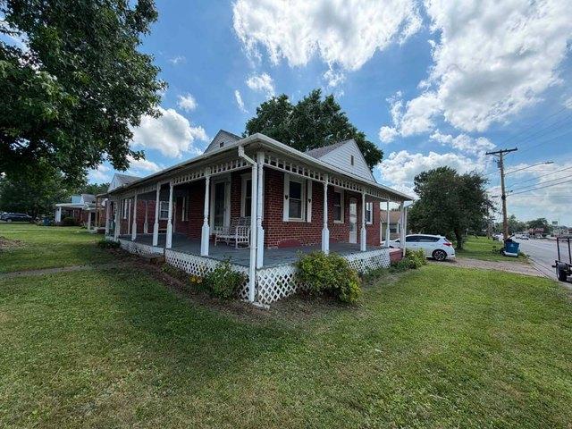 201 SW 11th St, Fairfield, IL 62837