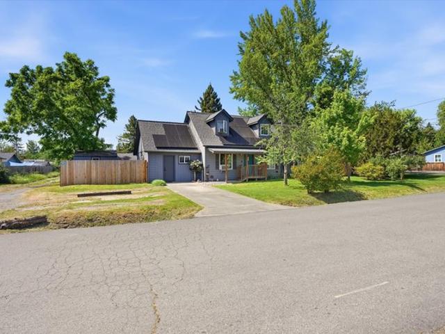 201 SW Dimmick St, Grants Pass, OR 97526