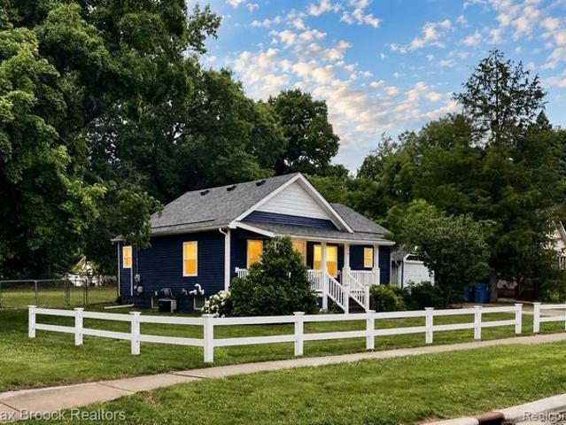 201 Park Ave, Holly Vlg, MI 48442