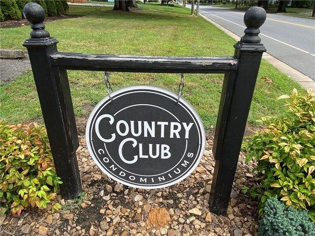 201 Quesinberry Rd Apt E2, Mount Airy, NC 27030