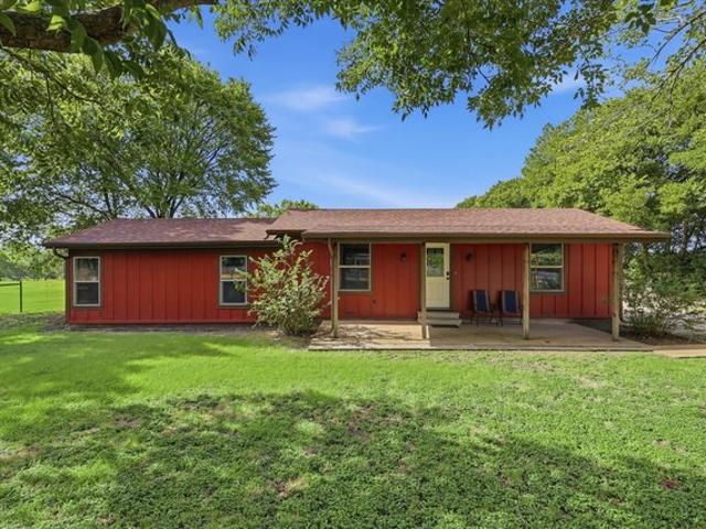 201 Rockett Ln, Pecan Hill, TX 75154