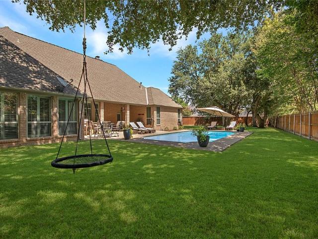 201 Rochelle Court