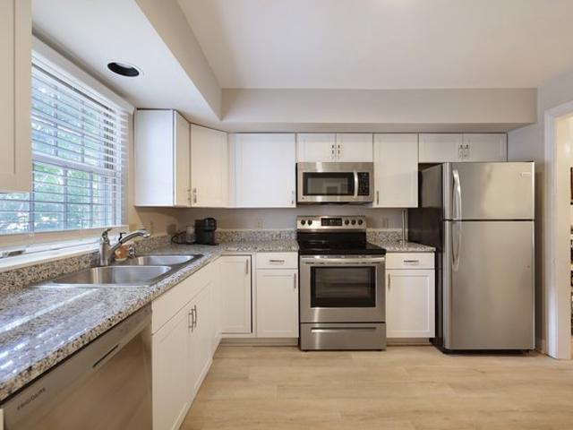 201 Rose Hall, Nashville, TN 37212