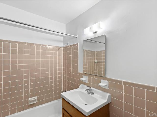 201 Ravine Avenue 7P