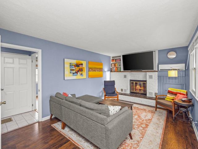 201 Raywood Ct