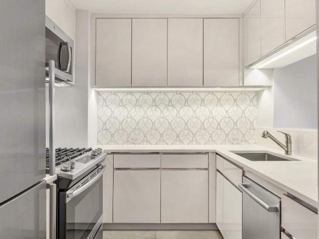 201 W 70th Street 25L