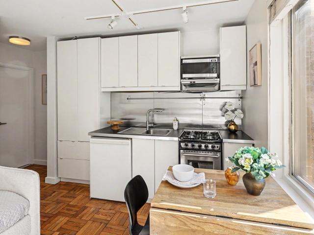 201 W 70TH Street 2L
