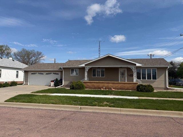 201 W Ash St, Parkston, SD 57366