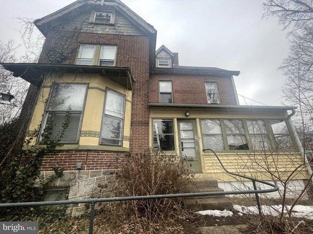 201 W Baltimore Ave, Clifton Heights, PA 19018