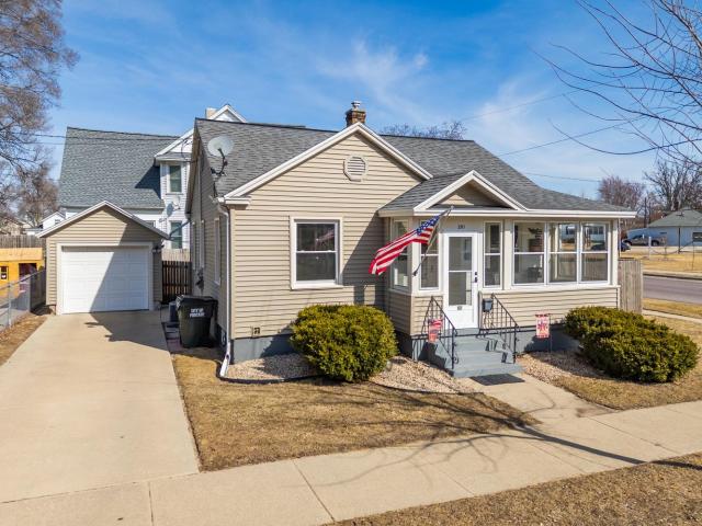 201 W Burns Street