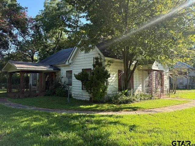 201 W Daingerfield St, Omaha, TX 75571