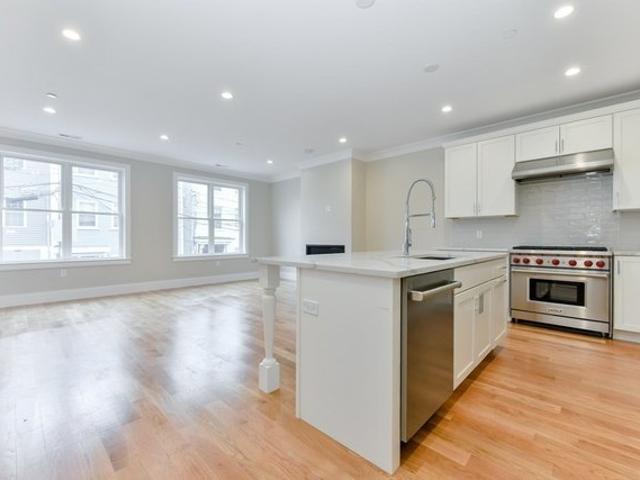 201 W Eighth St Unit 3, Boston, MA 02127