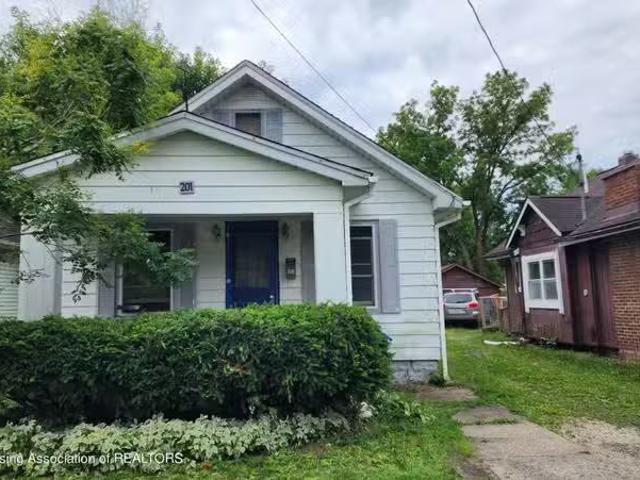 201 W HODGE AVE, LANSING, MI 48910 Single Family Residence For.