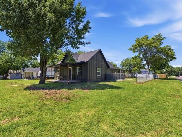 201 W Holly St, Tuttle, OK 73089