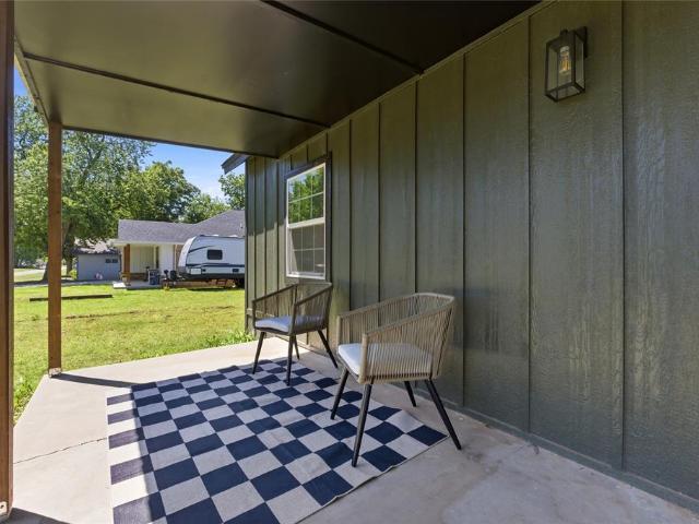 201 W Holly Street