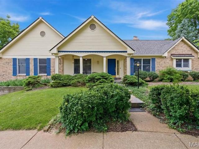 201 W Manor Dr, Chesterfield, MO 63017