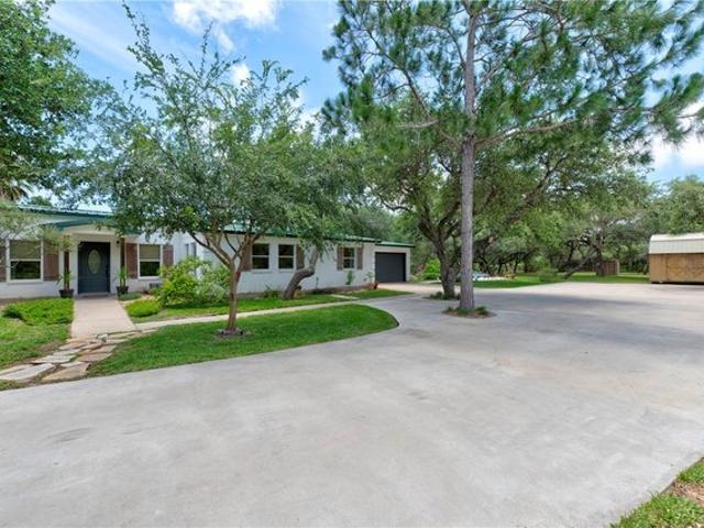 201 W Rhodes Ave, Aransas Pass, TX 78336