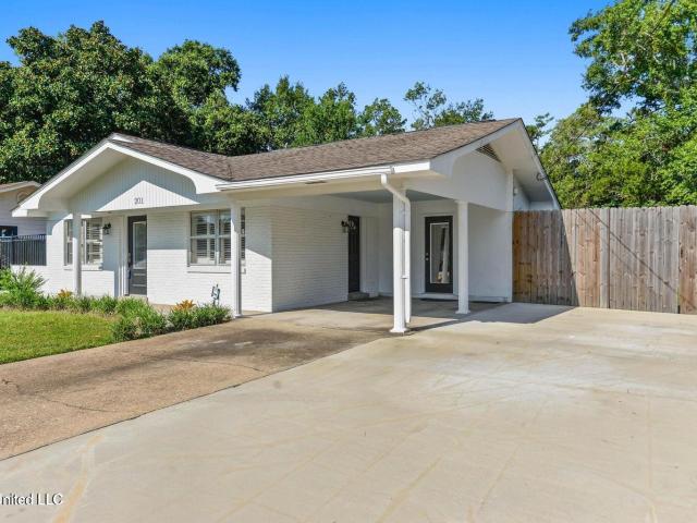 201 Walnut Dr, Ocean Springs, MS 39564 | MLS #4136 | Compass