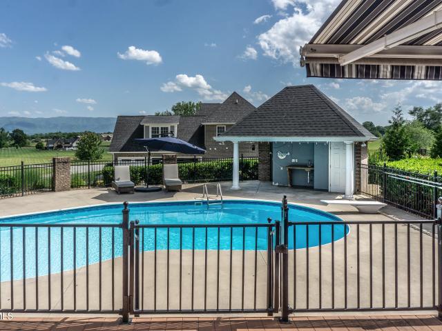 201 West Hawthorne Court