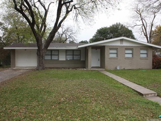 201 Zephyr Dr, Windcrest, TX 78239
