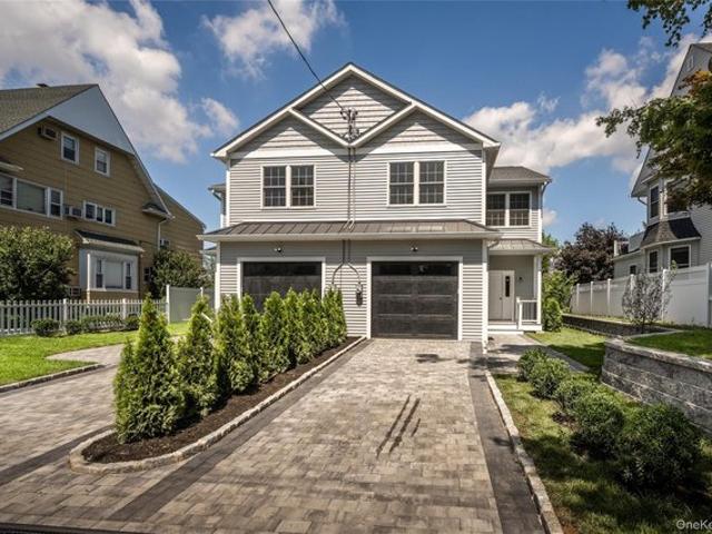 201B Elm St, New Rochelle, NY 10805