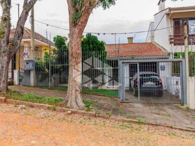 201m², casa com 4 dormitórios, sendo 1 suite, no bairro Medianeira em Porto Alegre