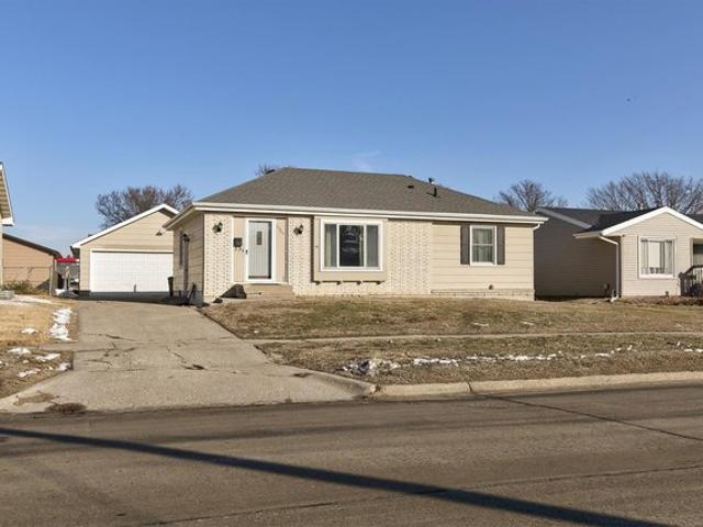 2024 N 4th Ave E, Newton, IA 50208