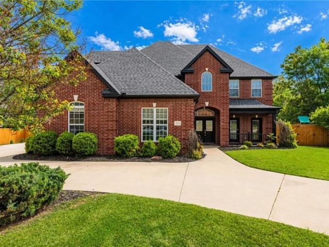 2024 N Freedom Pl, Fayetteville, AR 72704