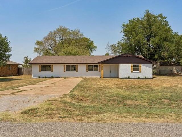 2024 E Robberts Ave, Kingfisher, OK 73750