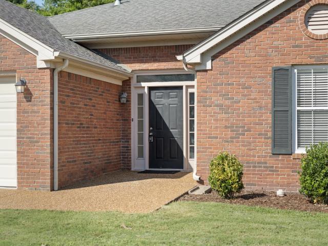 2024 Glastonbury Dr