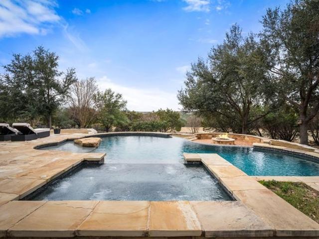 2024 University Club Dr, Austin, TX 78732