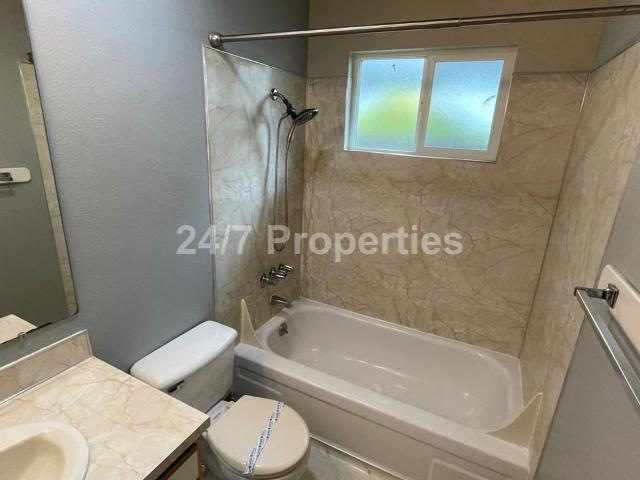 2024 2817MF 2 Bedroom Apartment for Rent at 2817 Sw Multnomah Blvd, Portland, OR 97219 Multnomah