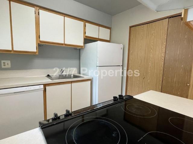 2024 2817MF 2 Bedroom Apartment for Rent at 2817 Sw Multnomah Blvd, Portland, OR 97219 Multnomah
