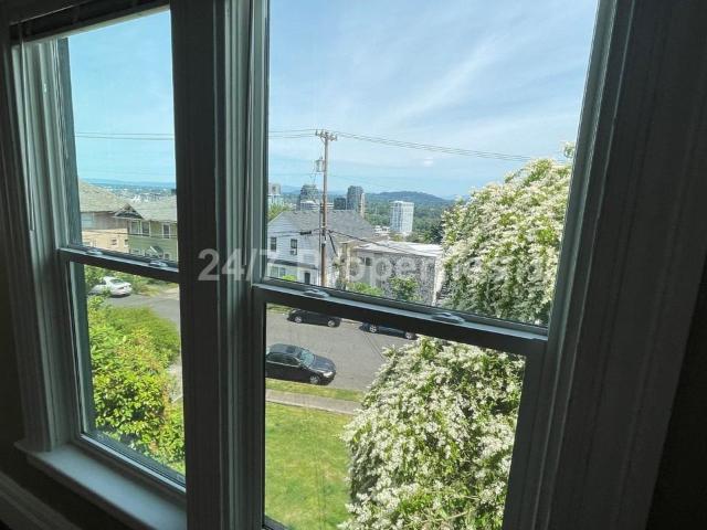 2024 4131MF 1 Bedroom Apartment for Rent at 4131 Sw View Point Ter, Portland, OR 97239 Homestead