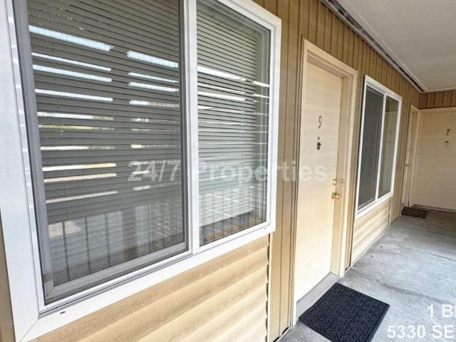 2024 5330MF 1 Bedroom Apartment for Rent at 5330 Se 72nd Ave, Portland, OR 97206 Mt. Scott Arleta