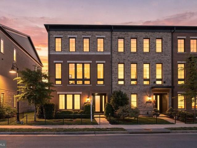 20252 Northpark Dr, Ashburn, VA 20147
