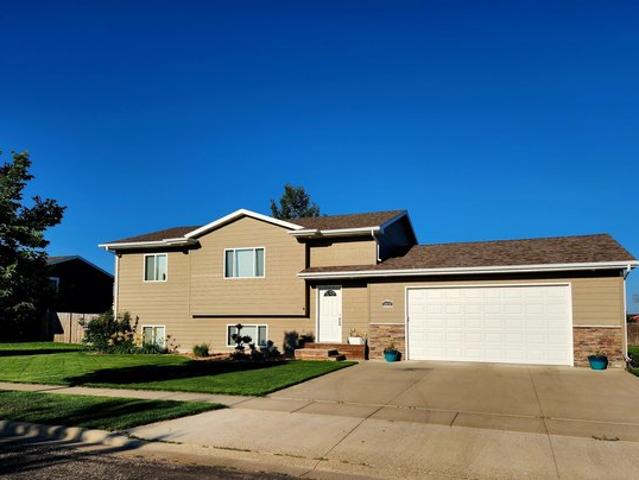 2025 Miller Ln, Aberdeen, SD 57401