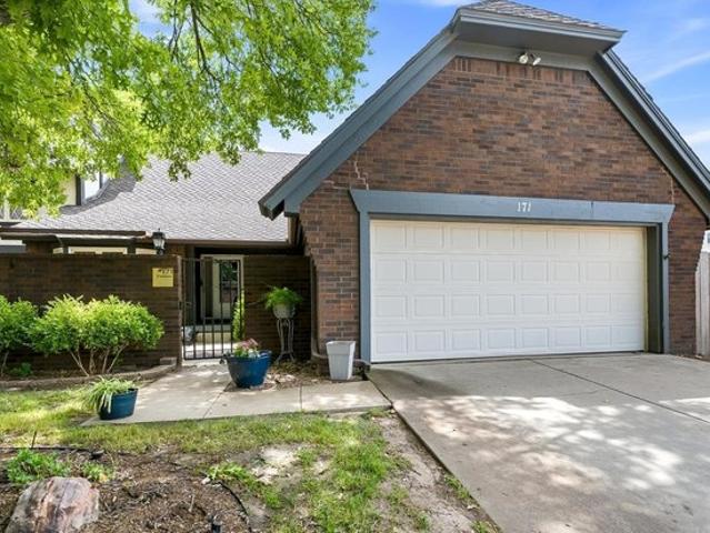 2025 N Broadmoor, Wichita, KS 67206