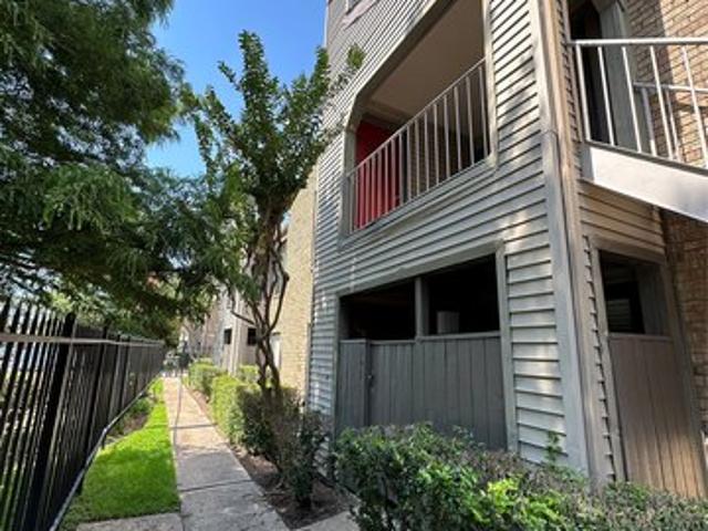 2025 Augusta Dr Apt 203, Houston, TX 77057