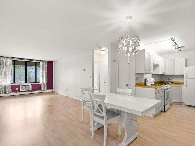 2025 E Greenwich Ave, Unit 314
