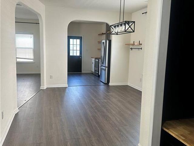 2025 English AVE
