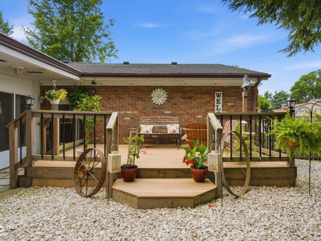 2025 Fairway Drive