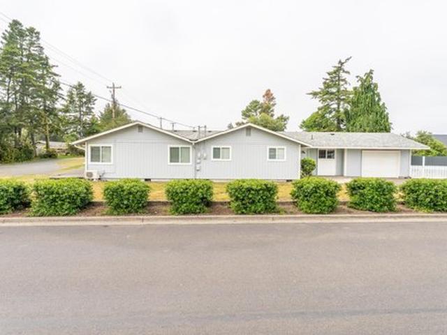 2025 Pine St, Florence, OR 97439
