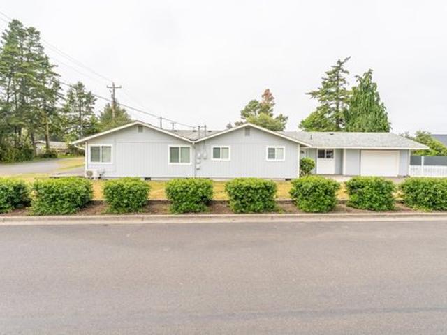 2025 Pine St, Florence, OR 97439